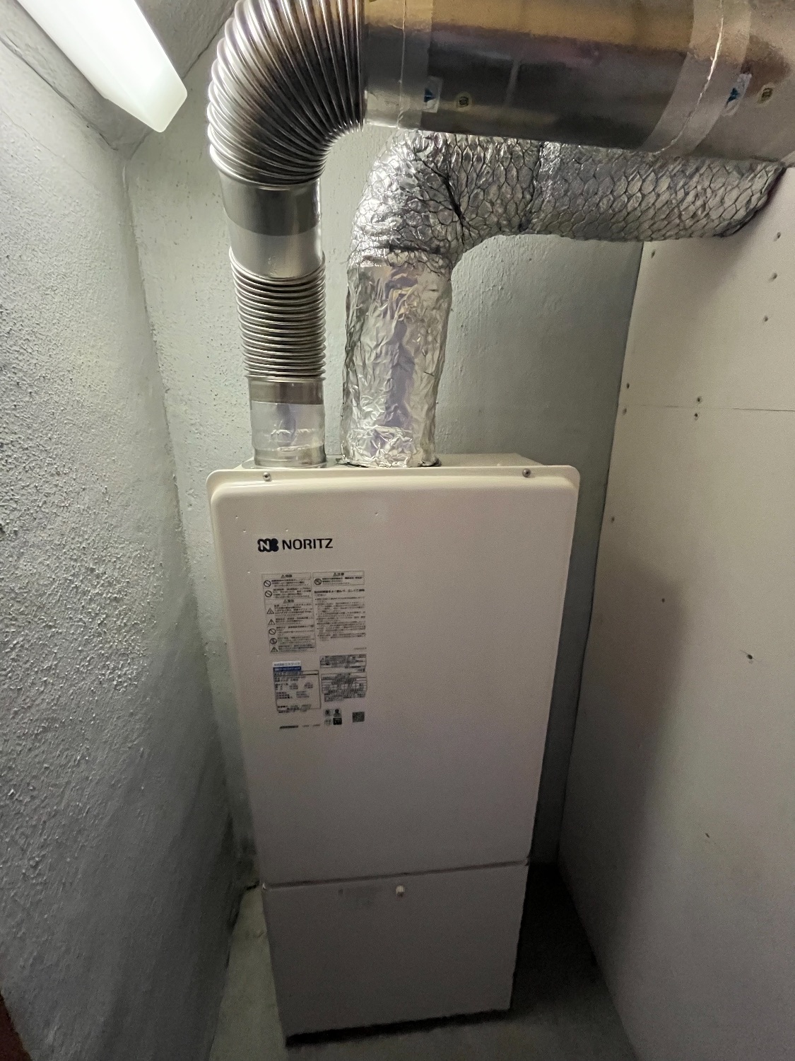 大阪府豊中市ガス給湯器交換工事施工事例：ノーリツGT-2400SAWX-FFからノーリツGT-2470SAW-SFF BLへの交換 | 給湯器 ...