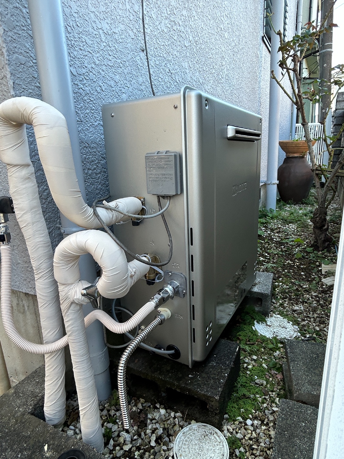 埼玉県北葛飾郡ガス給湯器>ノーリツ交換工事施工事例：リンナイRFS-A2000SA LPGからノーリツGRQ-C2072SA BLへの交換 ...