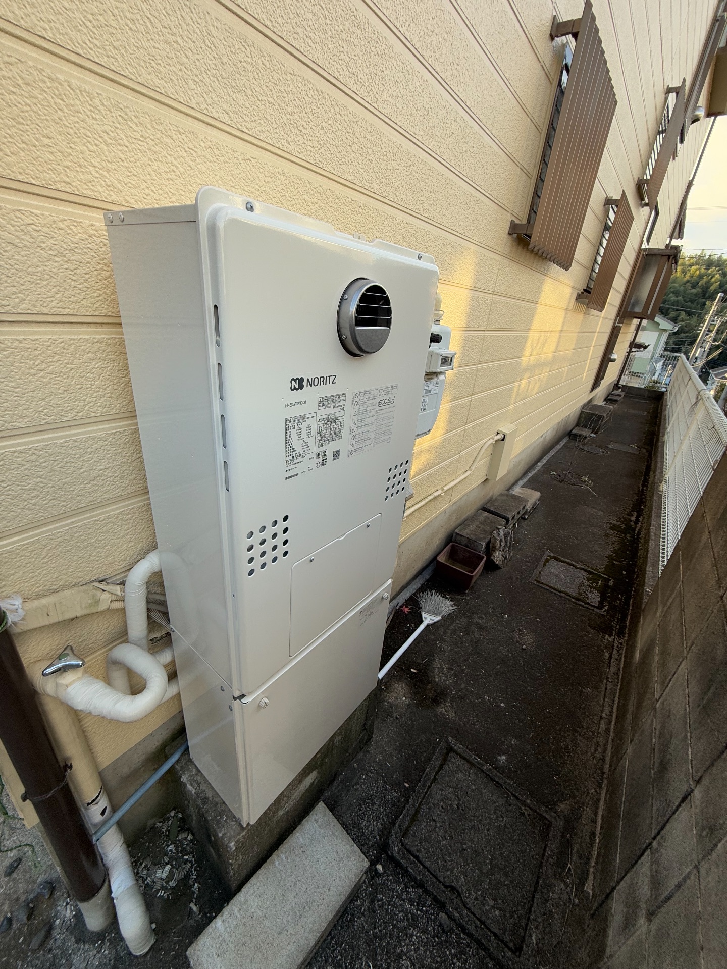 神奈川県川崎市多摩区ガス給湯器>ノーリツ交換工事施工事例：リンナイRUFH-K2400AW2-6からノーリツGTH-C2460AW3H-1BLへの交換 | 給湯器駆けつけ隊ミズテック｜住宅設備 ...